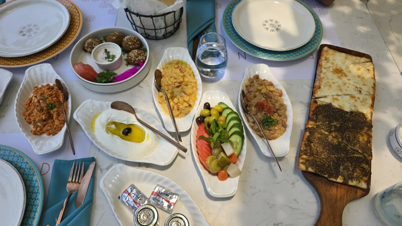 A Delightful Morning Feast: Derwand's Sayniyet El Derwandi Breakfast ...